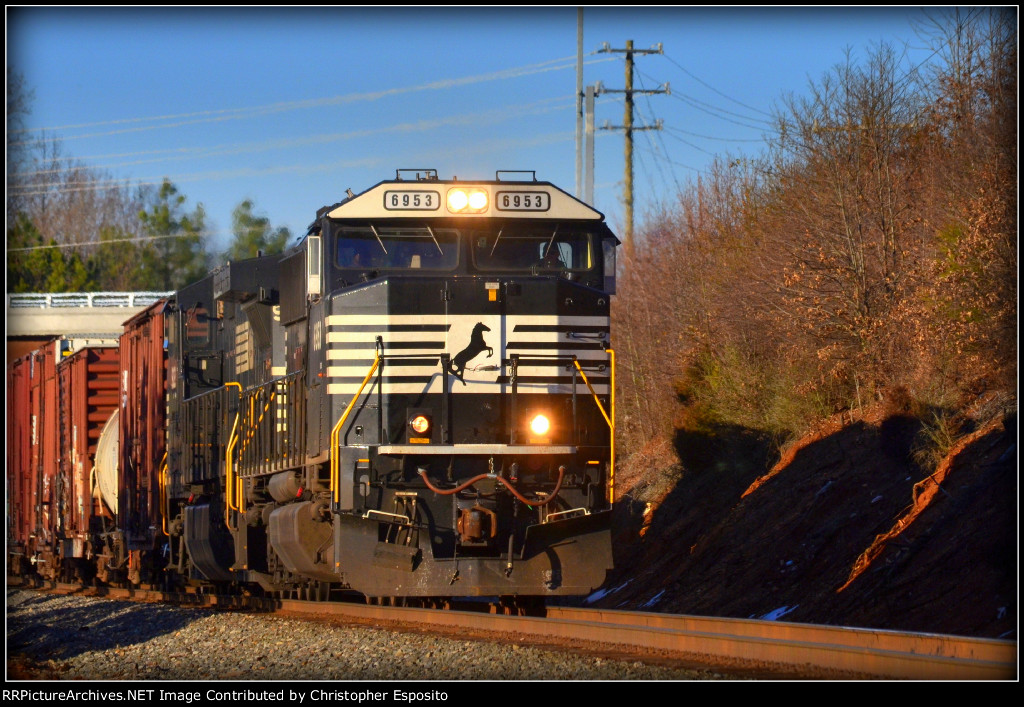 NS SD60E 6953 leads 337
